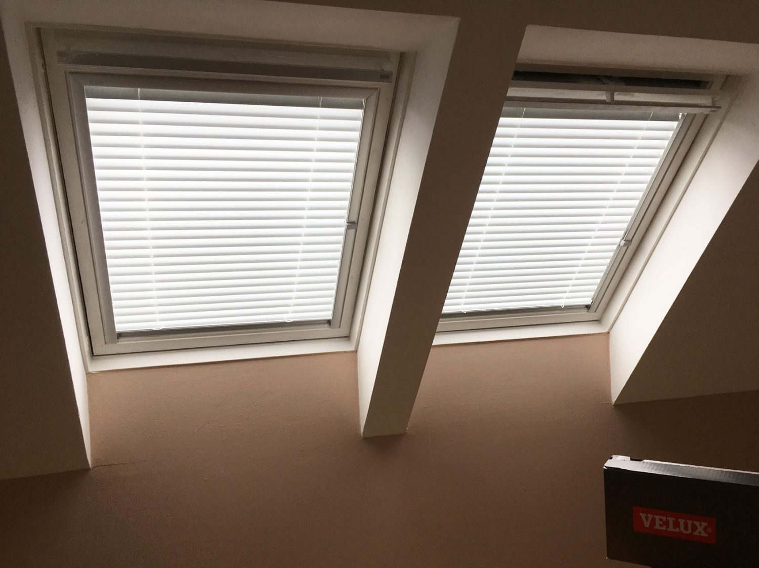 Velux Metal Venetian Blind 3 – Murphys Blinds